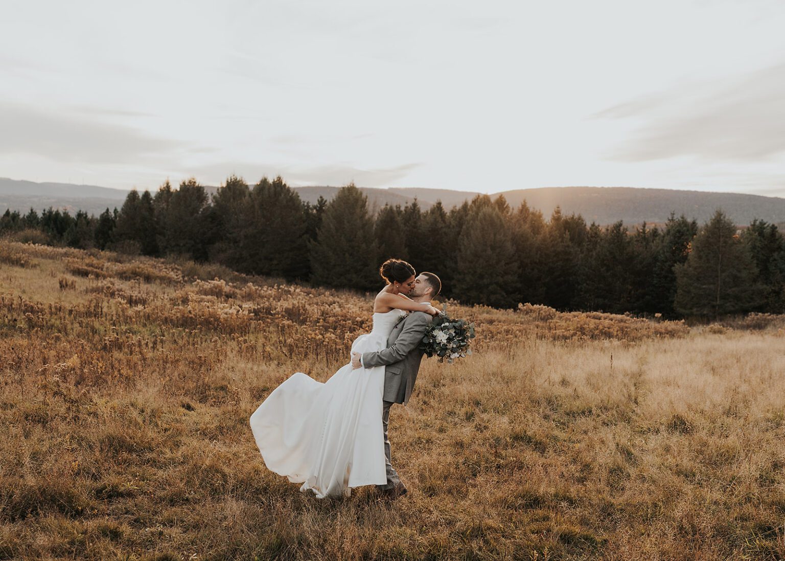 Dayton, Ohio Wedding Photographer | Authentic Couples Photos